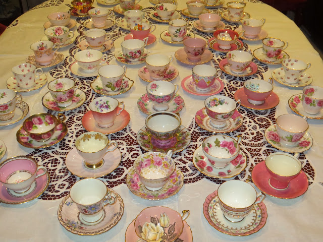 Karen's Cottage and Castle: Plenty of Pretty Pink Teapots